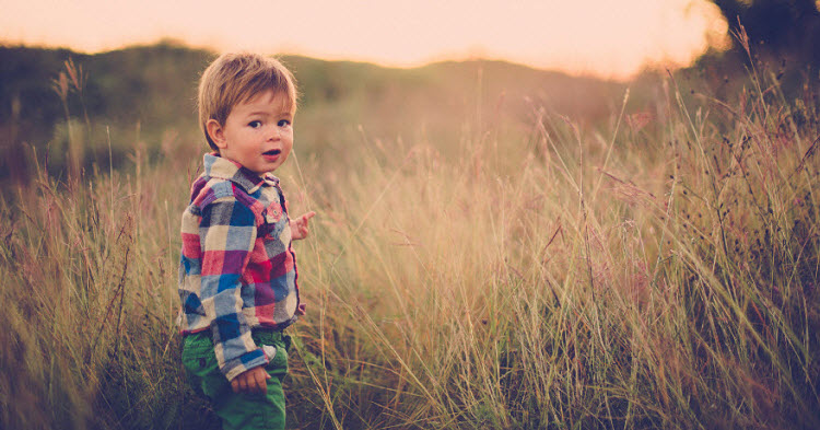 At what age should you start letting a child walk alone?