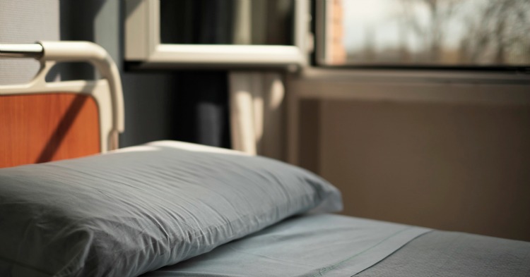 4 tips for making hospital bed rest visits as bearable as can be