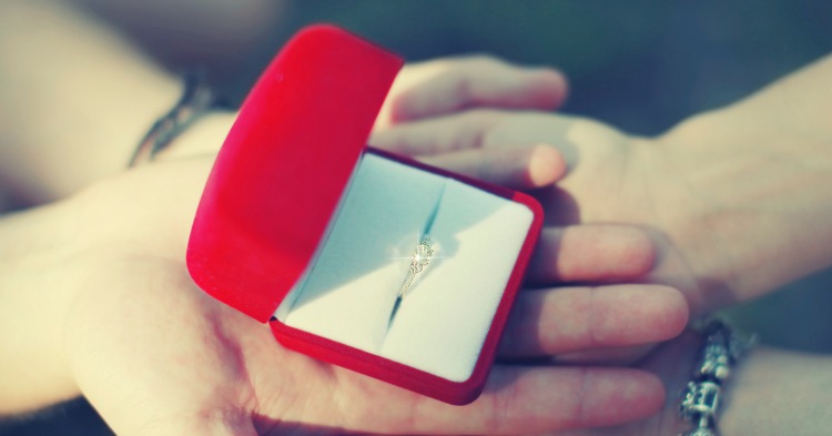 Proposal etiquette: Can relatives propose at the same time?